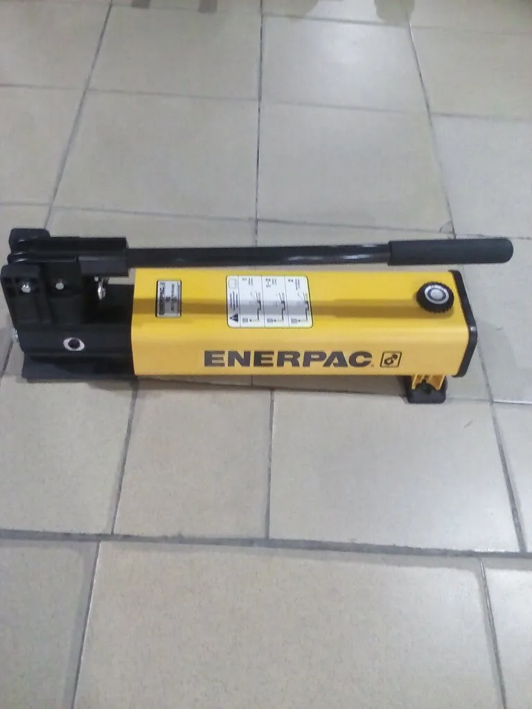ENERPAC P802 10000PSI HYDRAULIC HAND PUMP