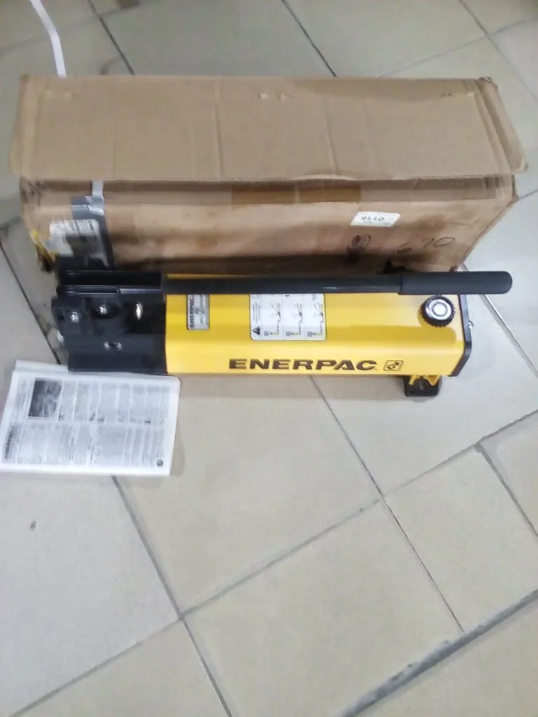ENERPAC P802 10000PSI HYDRAULIC HAND PUMP