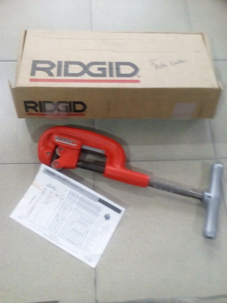 RIDGID 32820 2-A 1/8-2″(3-50MM) HEAVY DUTY PIPE CUTTER – Toolz.ng