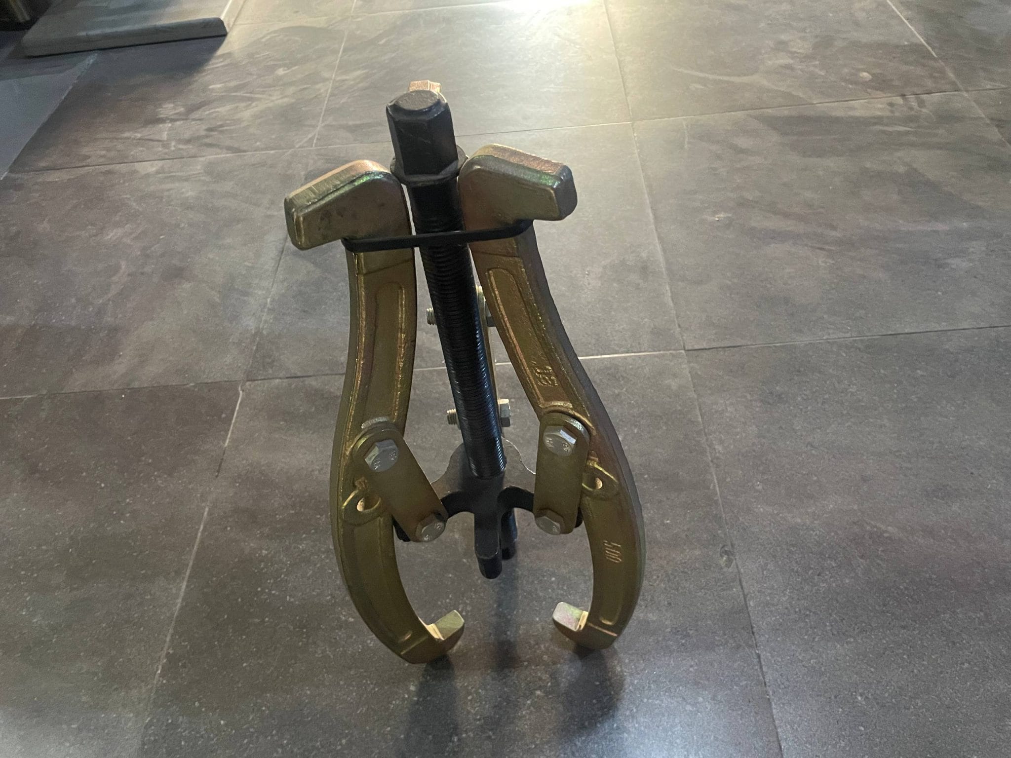 20" 3 Arm Jaw Puller For Industrial Bearing Removal