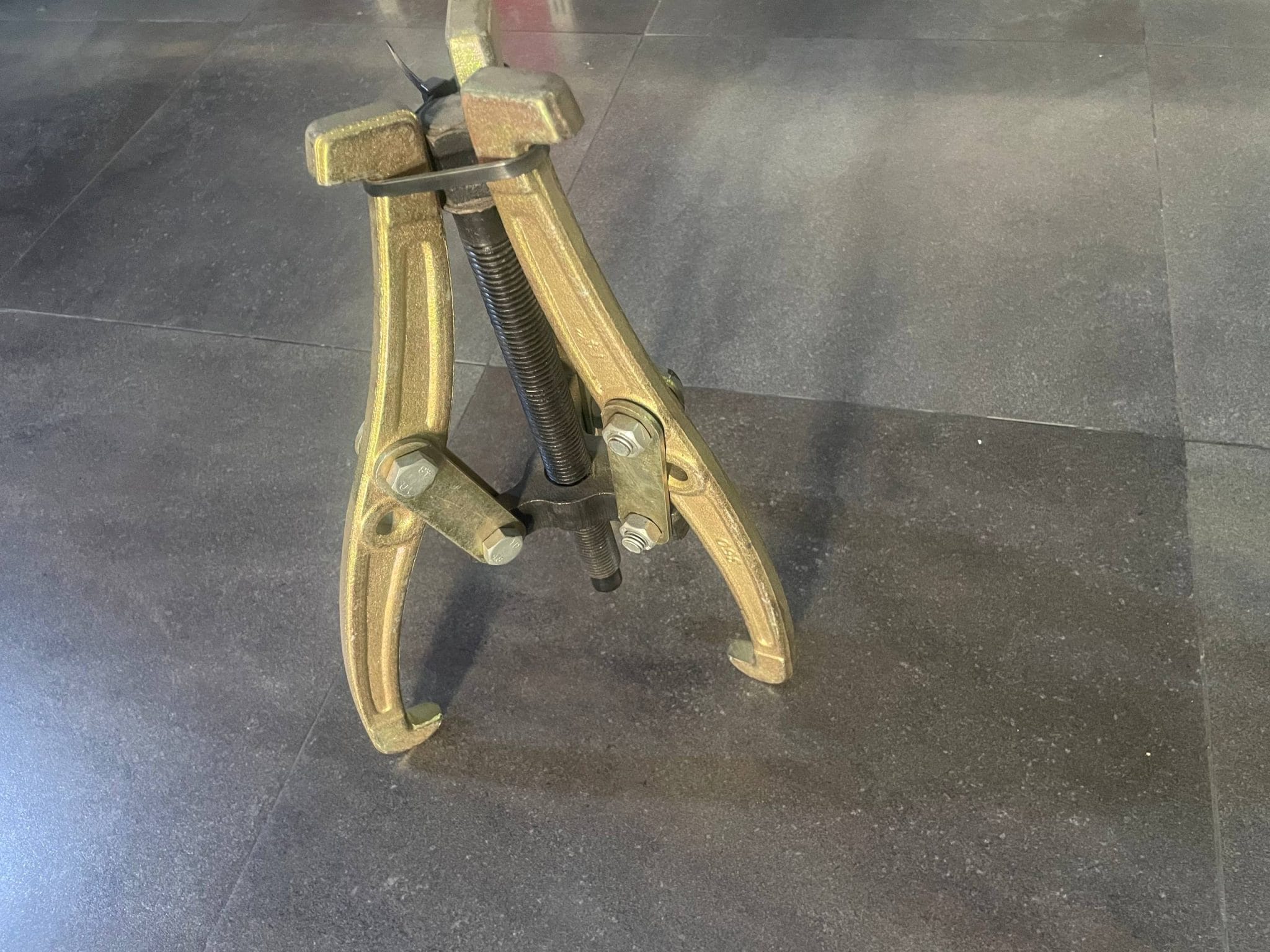 14" 3 Arm Jaw Puller For Large Bearing Removal