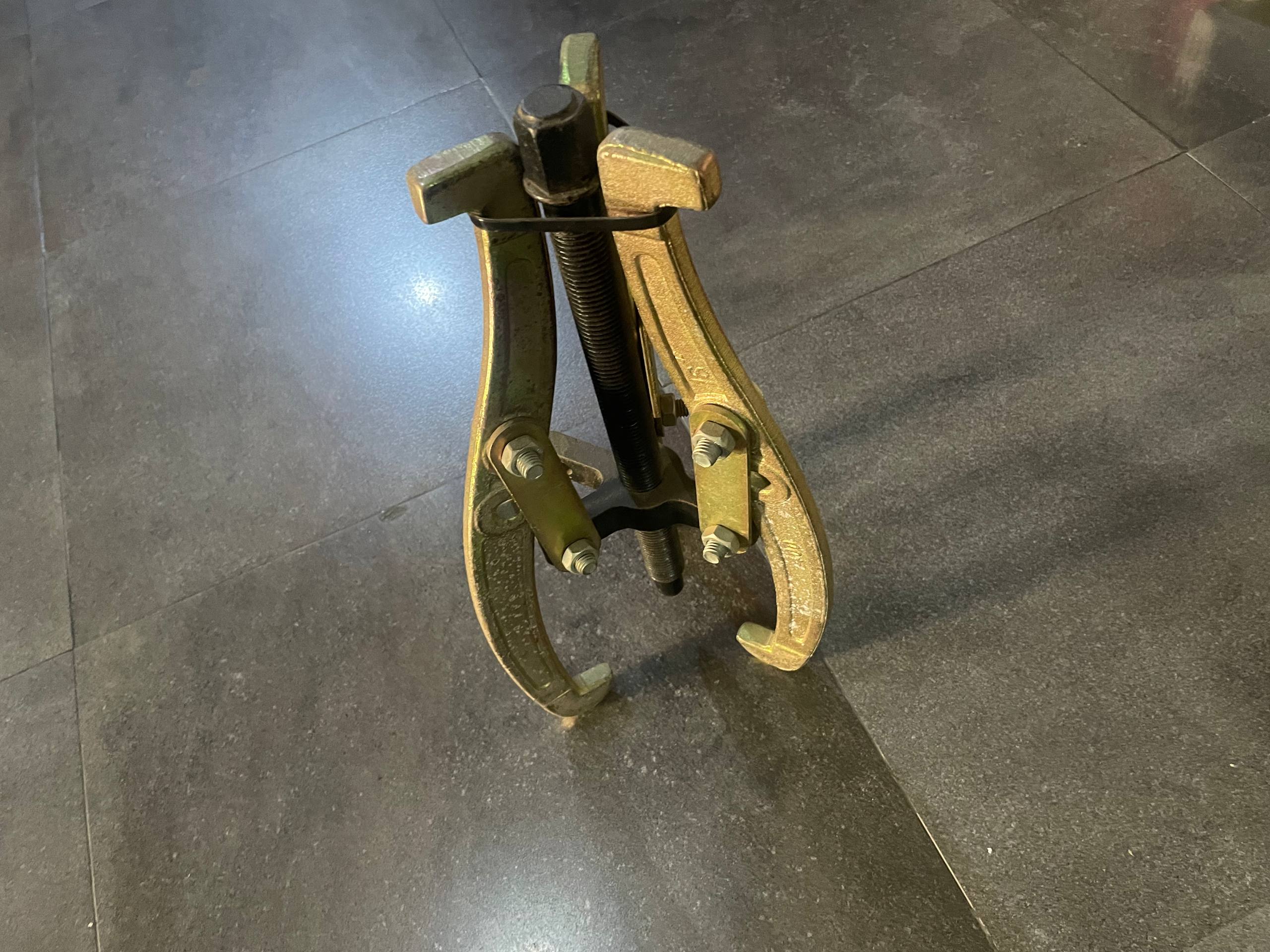 16" 3 Arm Jaw Puller For Heavy Duty Removal