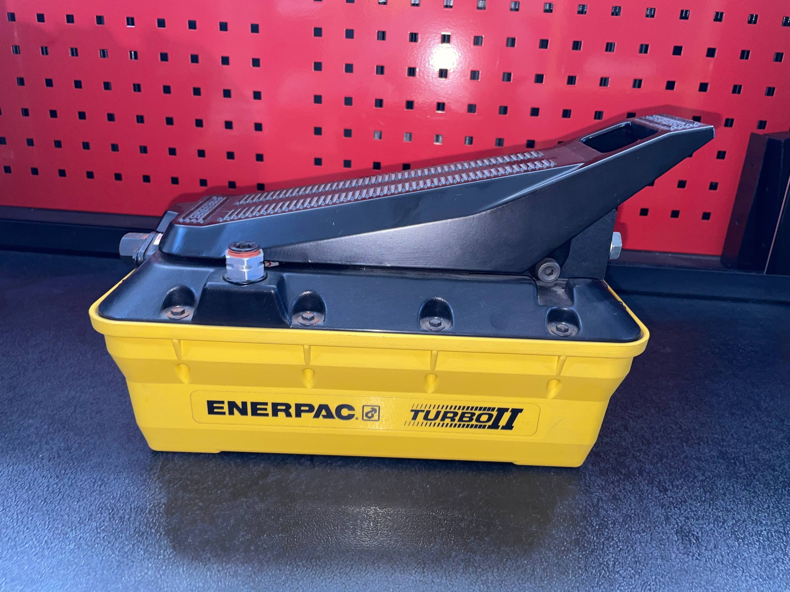 ENERPAC PATG1102N Turbo II Air/Hydraulic Pump