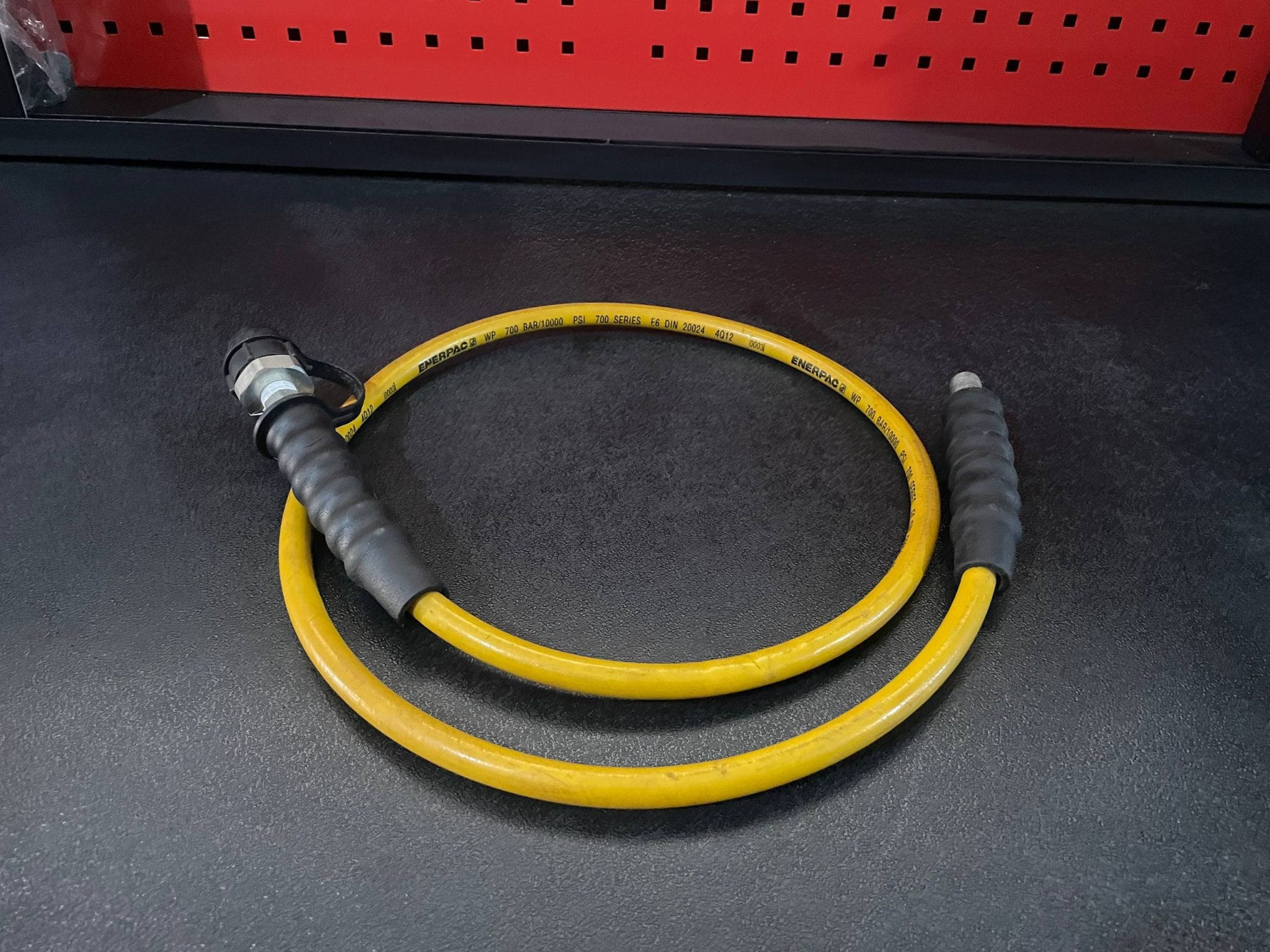 ENERPAC HC7206 6ft 3/8 NPT Hose With Coupler