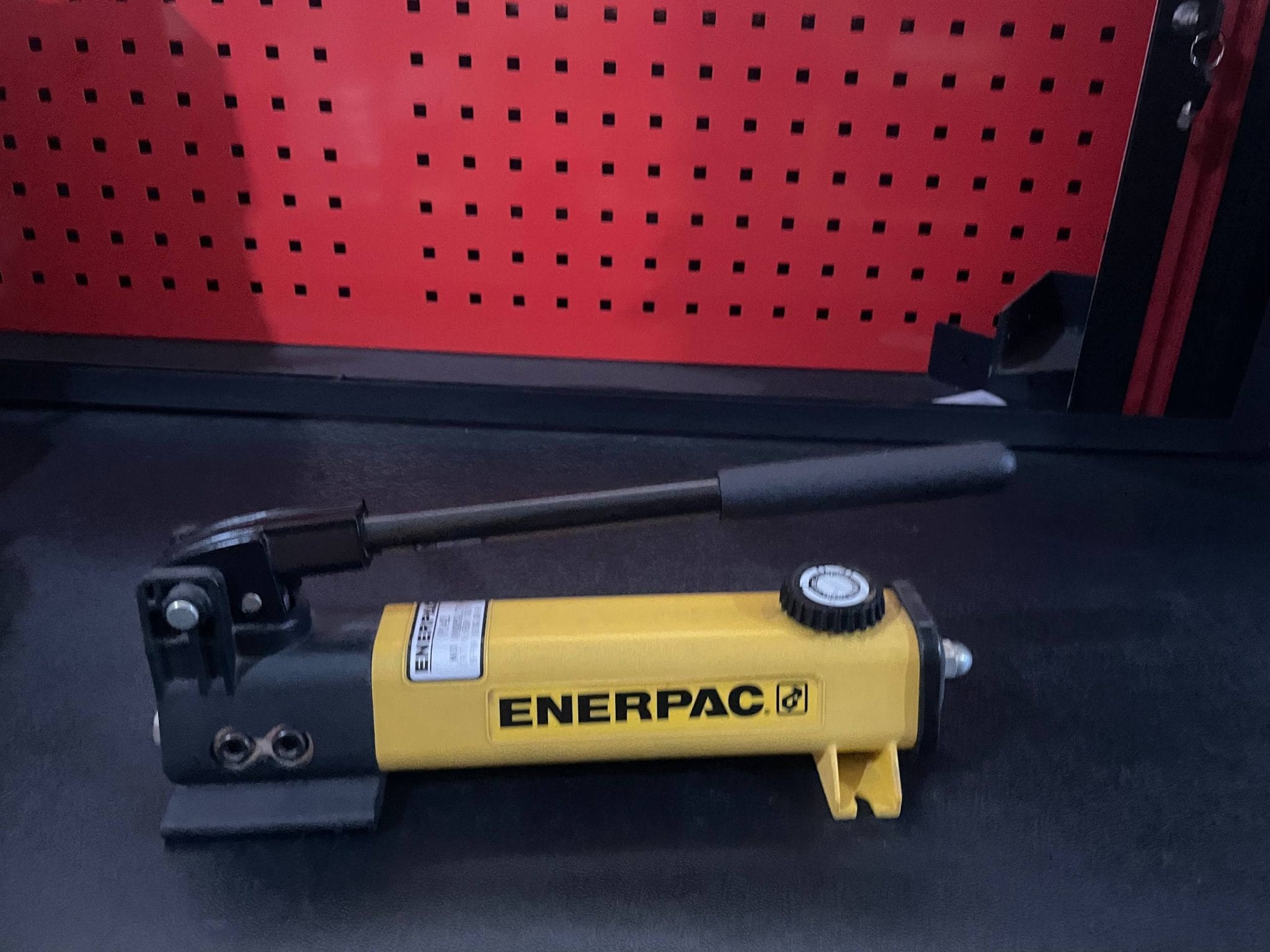 ENERPAC P142 Lightweight Two Speed Hand Pump