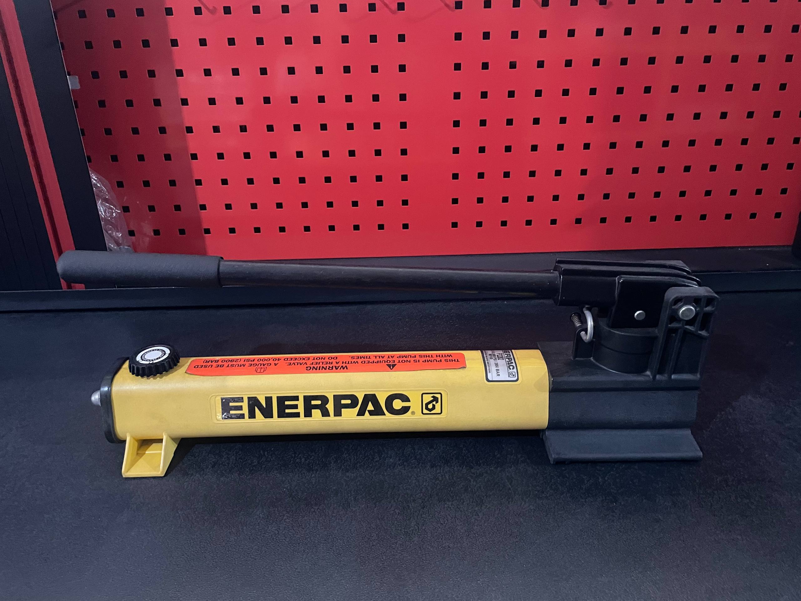 ENERPAC P2282 2800 Bar Ultra-High Hand Pump
