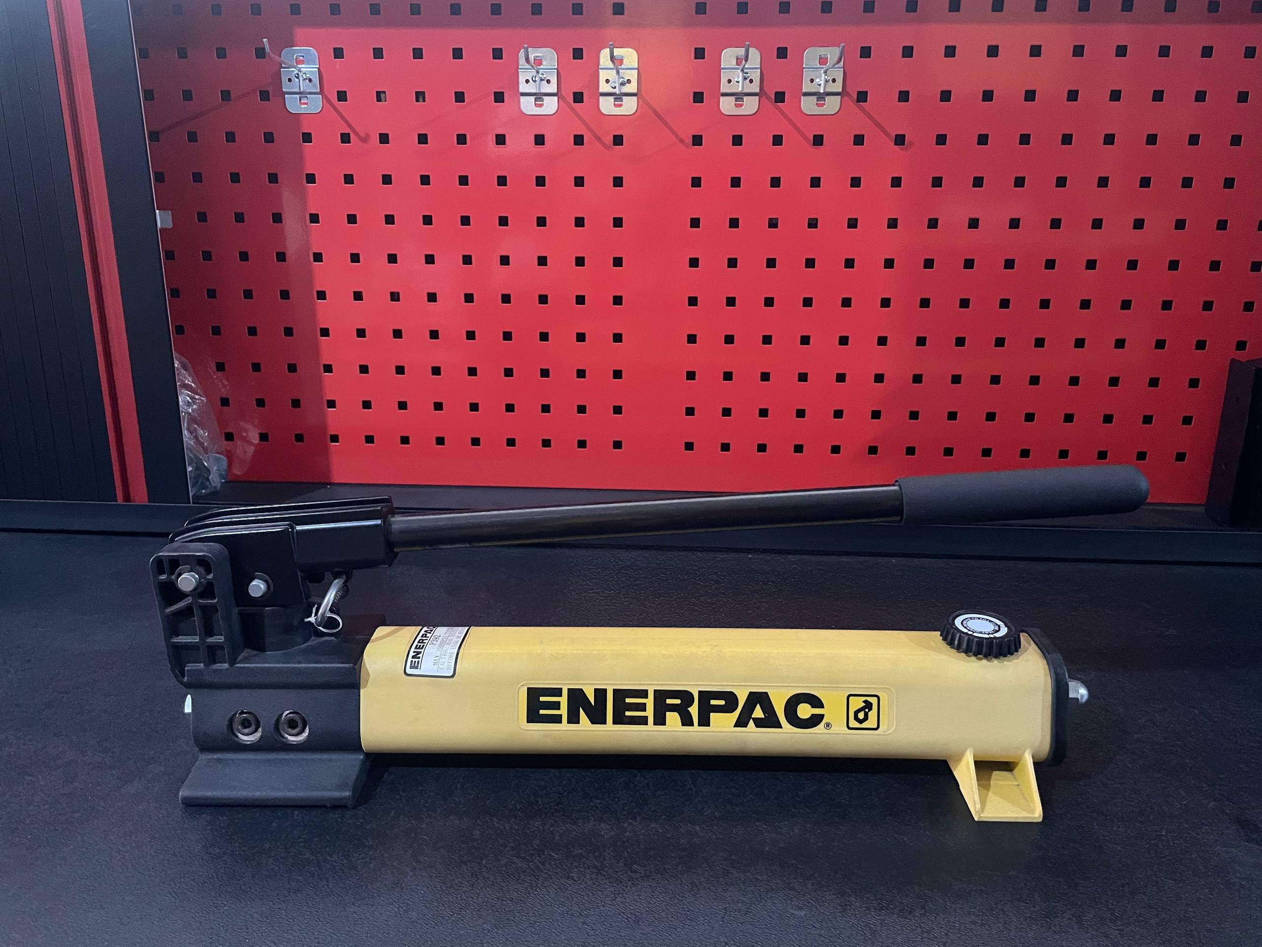 Enerpac P392 700 Bar Hydraulic Hand Pump