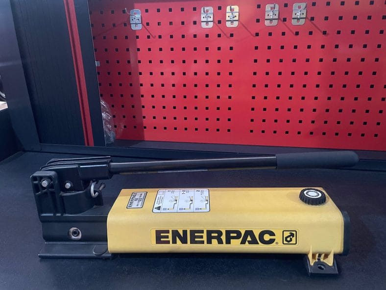 ENERPAC P842 700 Bar Hydraulic Hand Pump